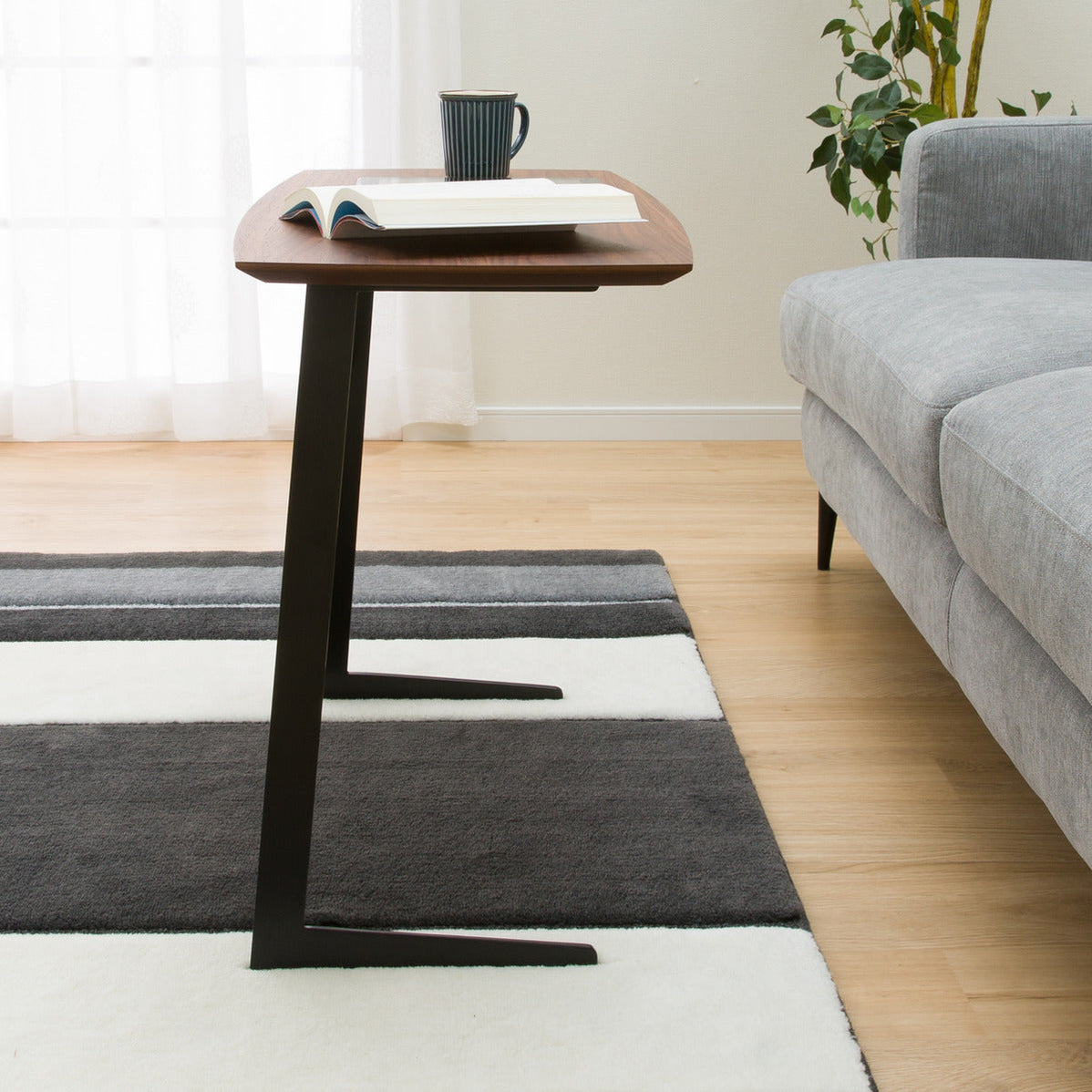 COFFEE & ACCENT TABLES