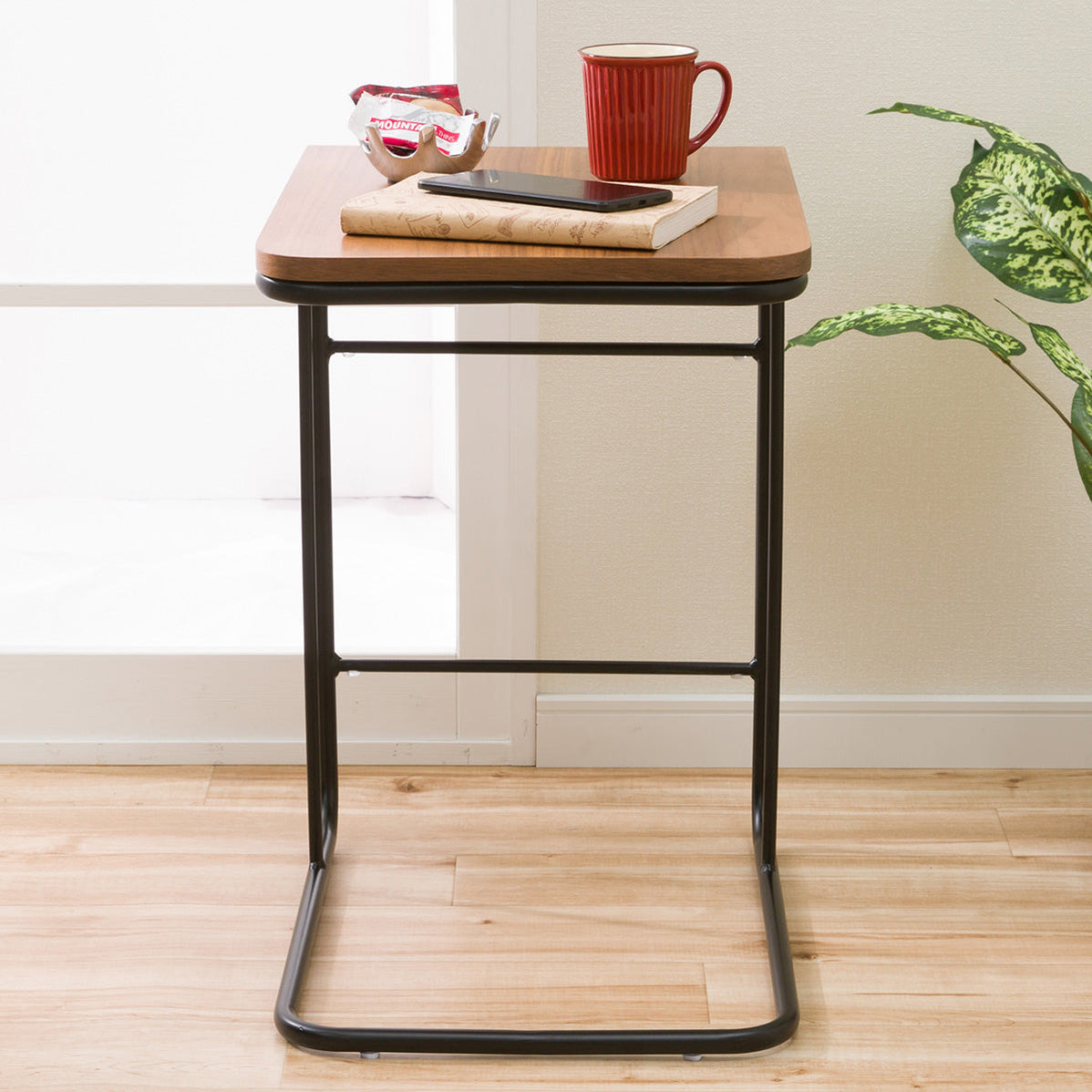 COFFEE & ACCENT TABLES