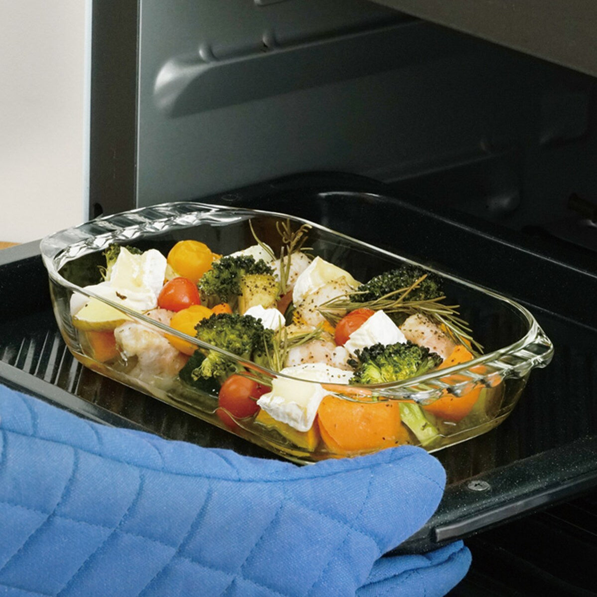 CLEAR DINNERWARE