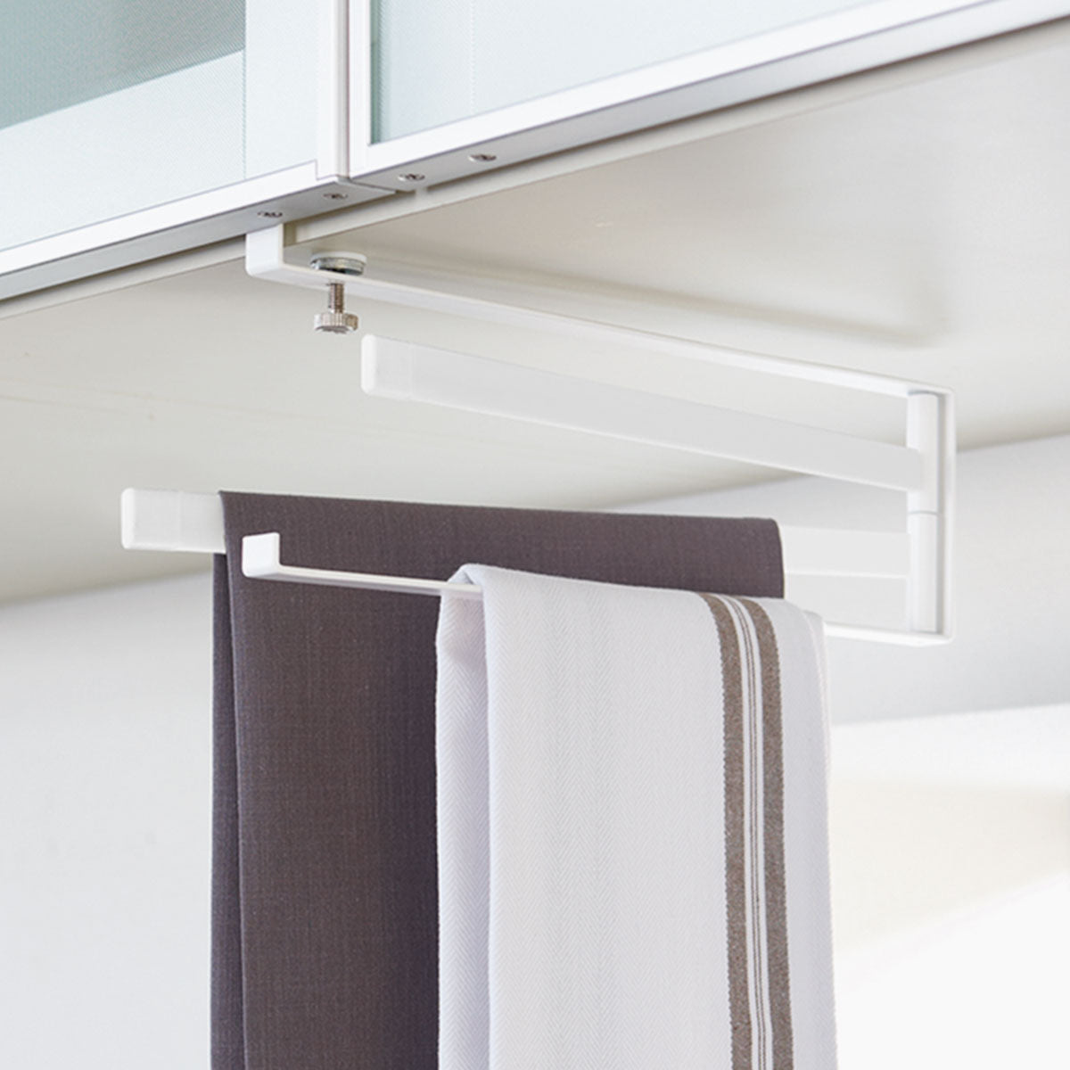 WALL CABINET CLOTH HANGER FLAT WH